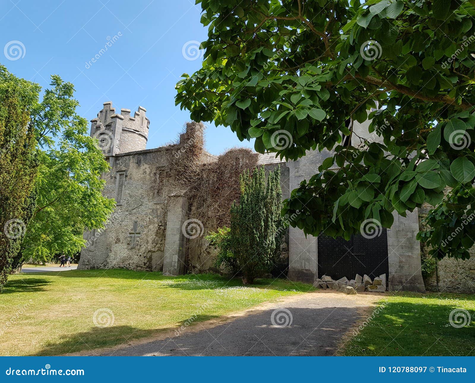 Howth castle stock image. Image of tower, gate, castleside - 120788097