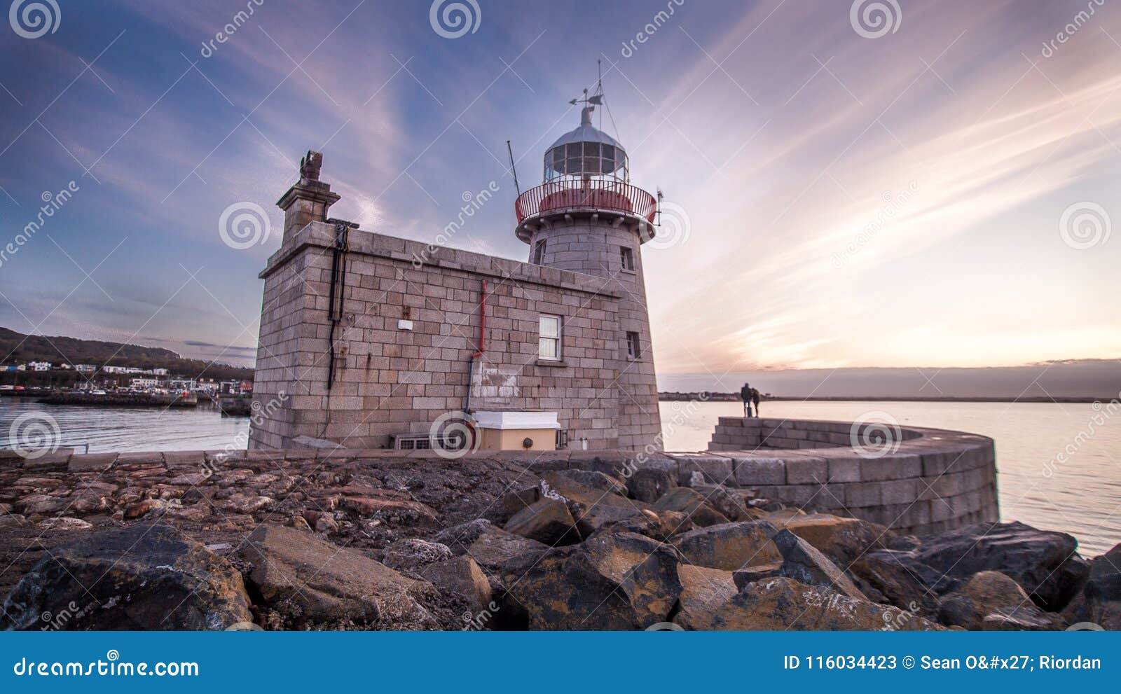 Howth Harbour Lighthouse stock image. Image of binn - 116034423