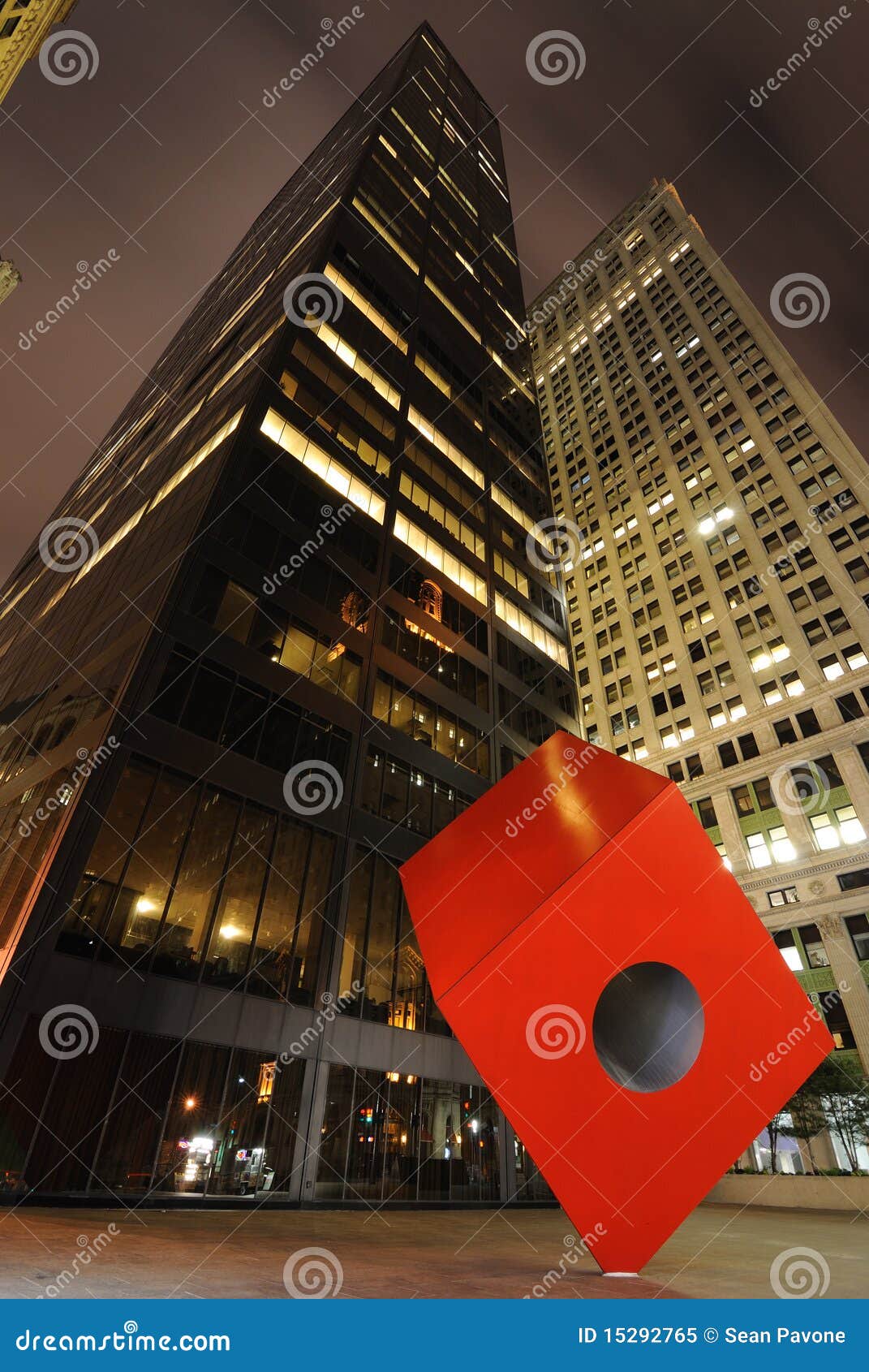 HSBC ed il cubo rosso immagine editoriale. Immagine di scuro - 15292765