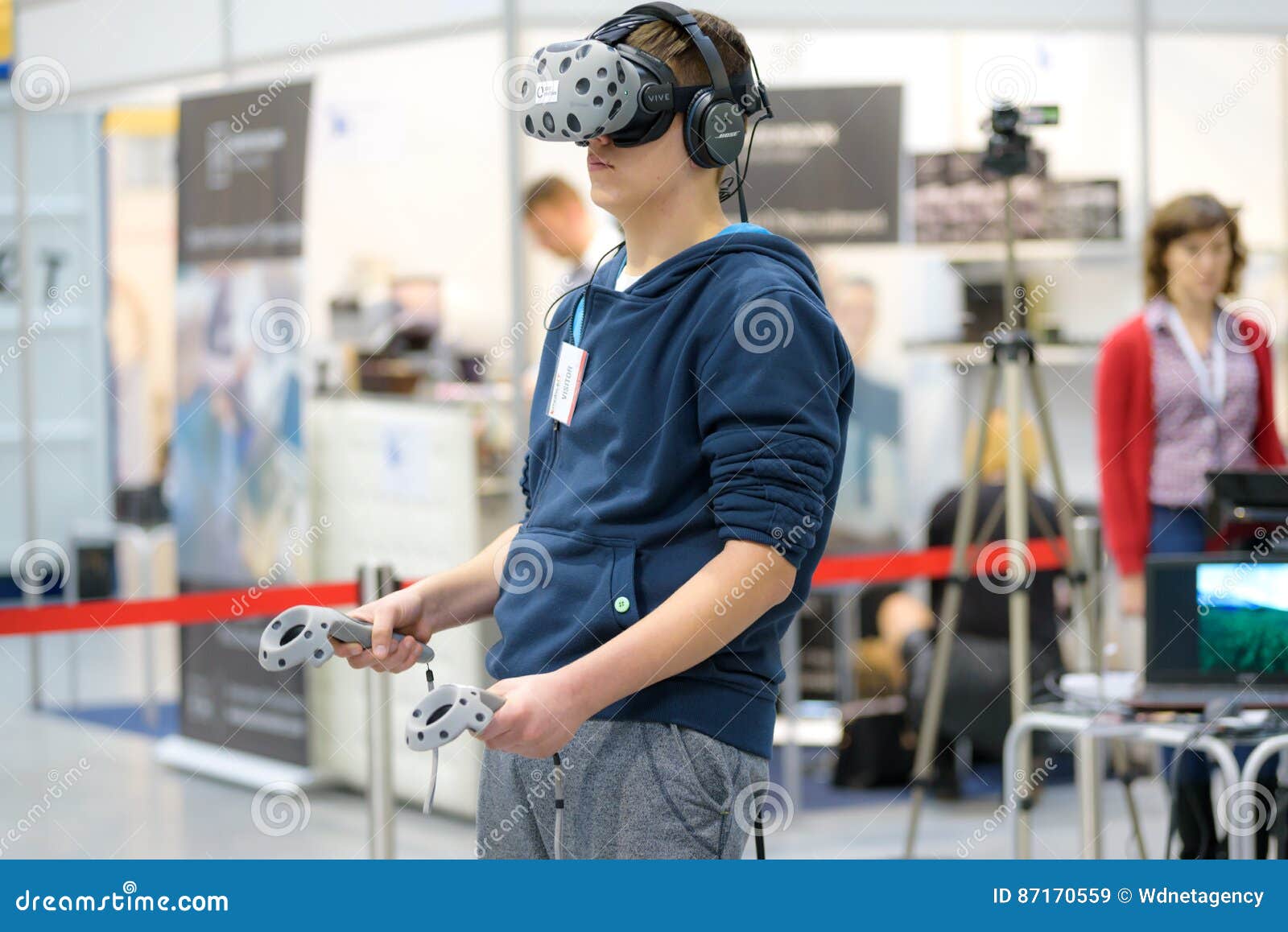 HTC VIVE - Sistema De La Realidad Virtual Imagen de archivo editorial ...