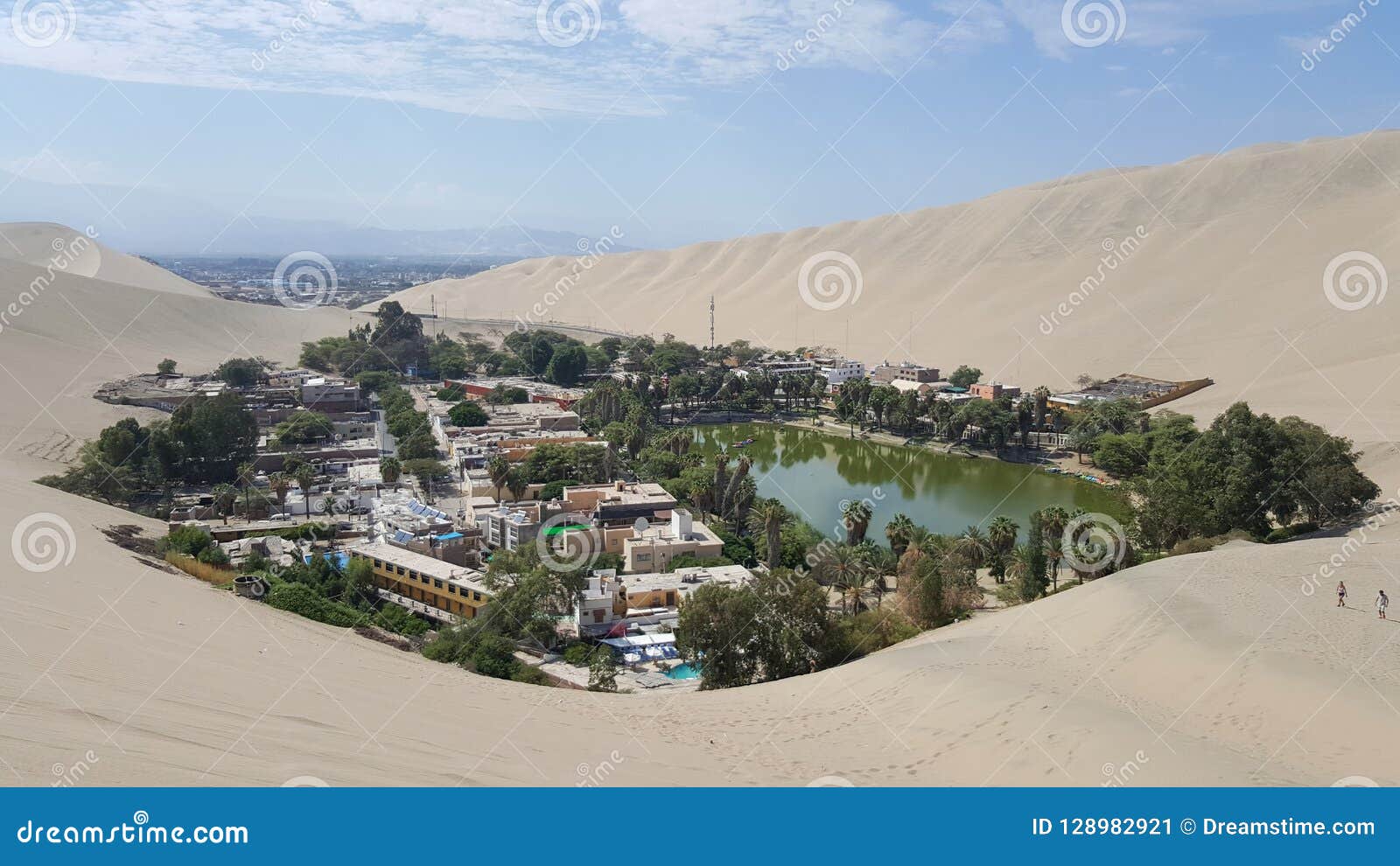 Huacachina-Oase in Peru stockbild. Bild von wundervoll - 128982921