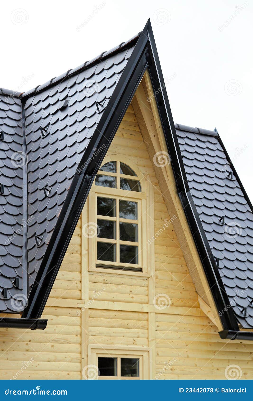 Hublot dans le toit photo stock. Image du hublots, hublot - 23442078