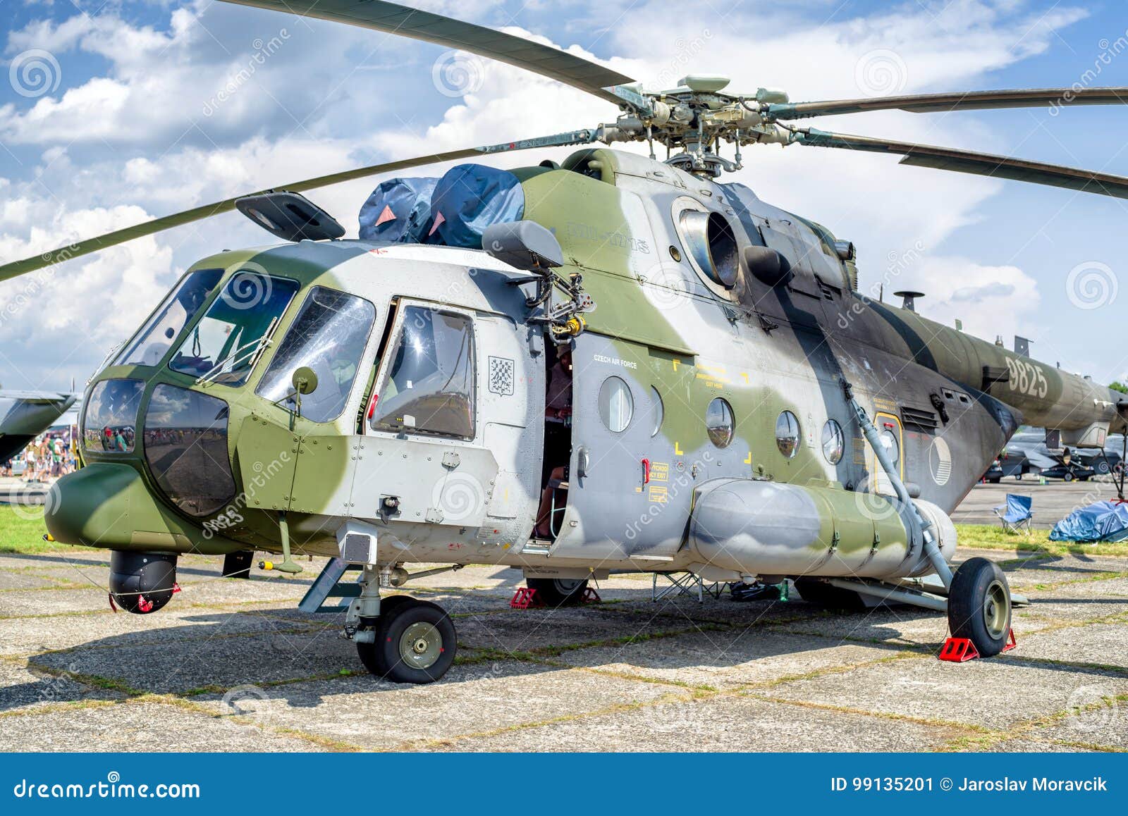 Hubschrauber Mil Mi-17 redaktionelles foto. Bild von flugschau - 99135201