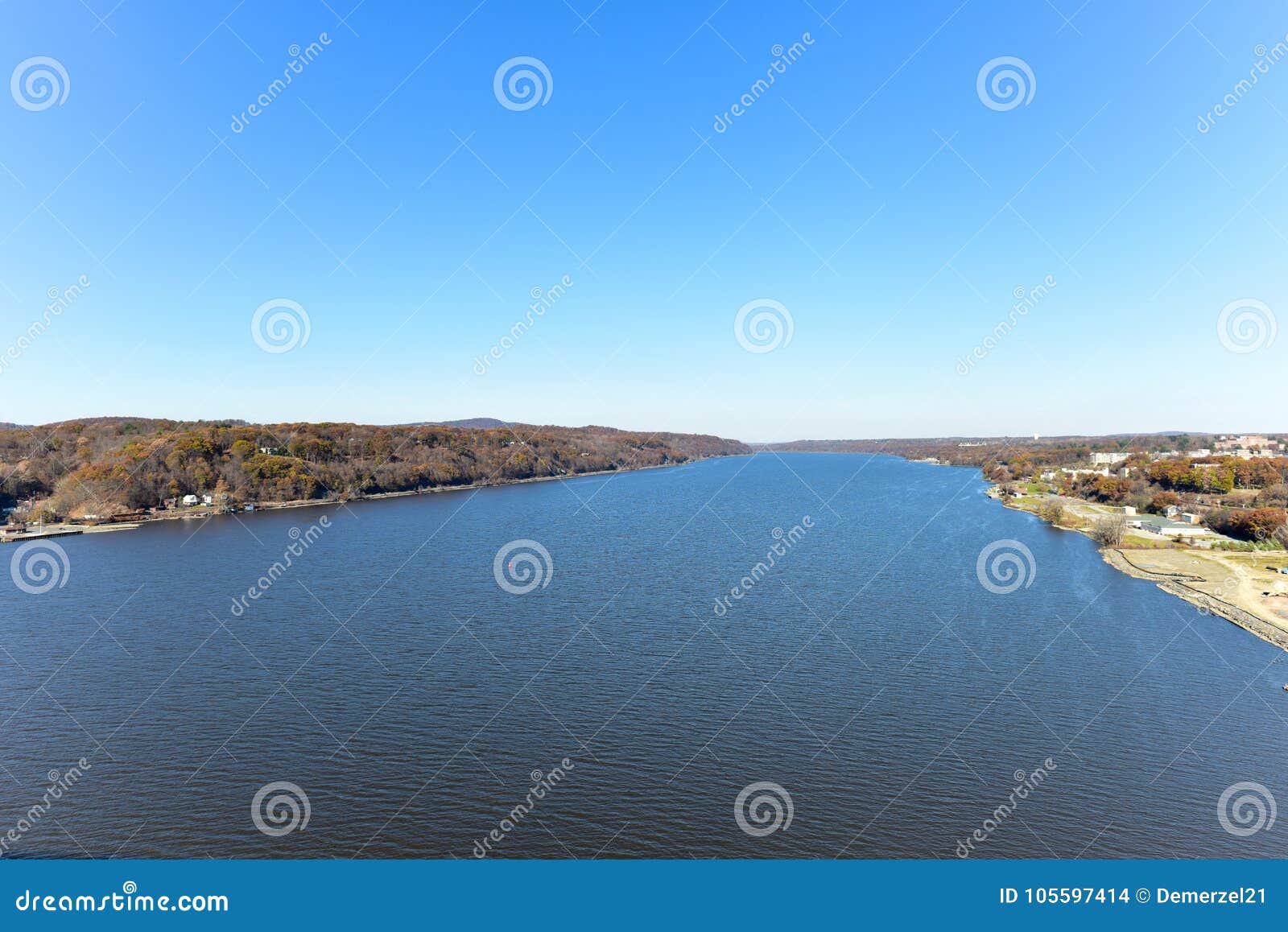 Hudson River - New York photo stock. Image du railroad - 105597414