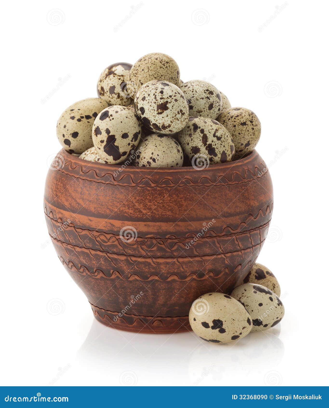 Huevo De Codornices En Blanco Foto de archivo - Imagen de placa, pollo ...