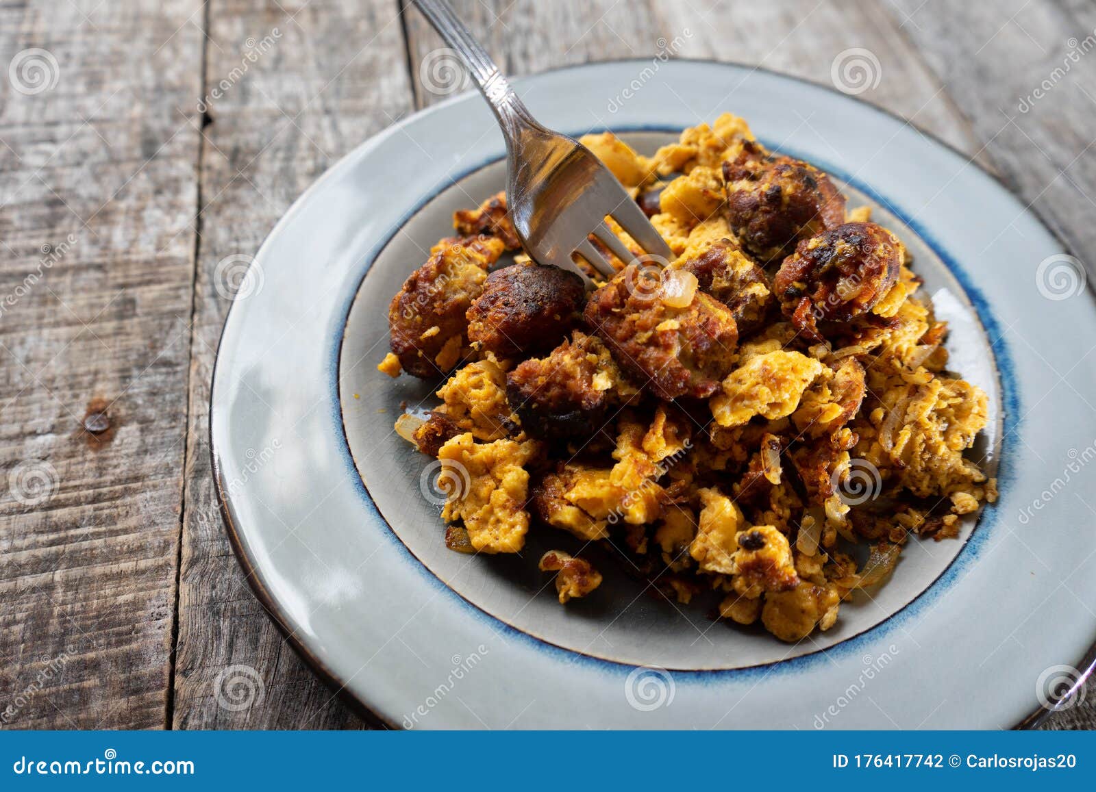 Huevo mexicano con chorizo foto de archivo. Imagen de frito - 176417742