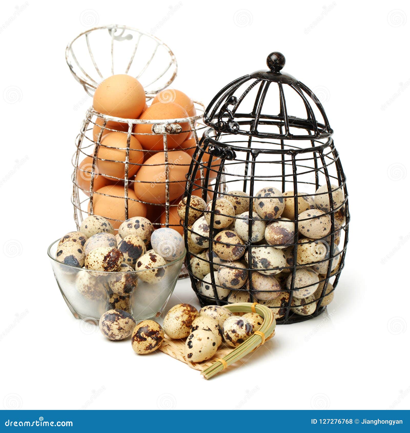 Huevos De Las Codornices Y De Gallina Foto de archivo - Imagen de pollo ...