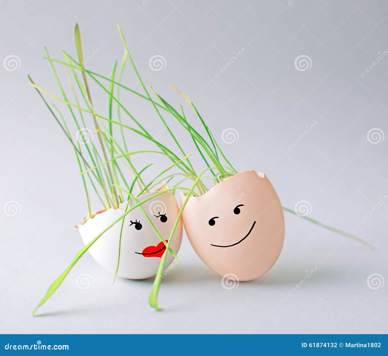 Huevos Divertidos En Amor Fotos De Stock - Download 225 Fotos Libres de ...