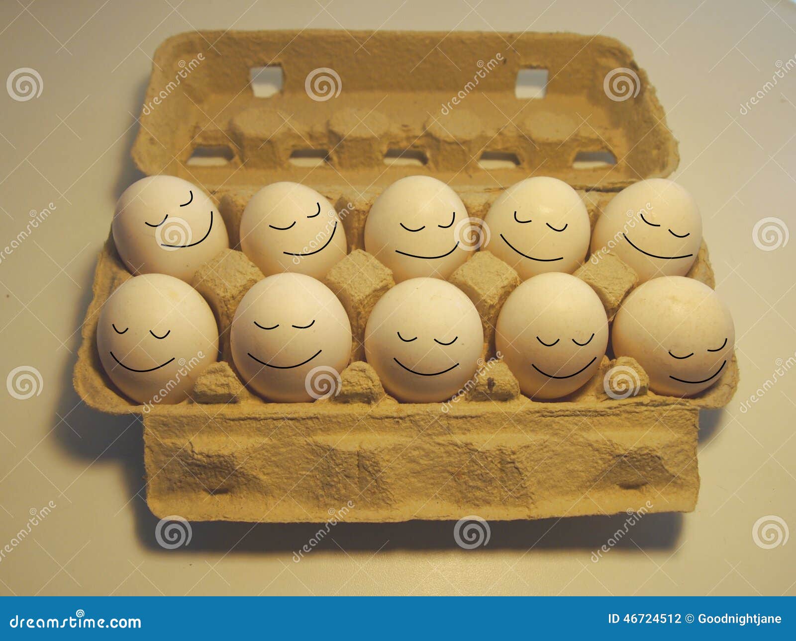 Huevos felices el dormir foto de archivo. Imagen de sano - 46724512