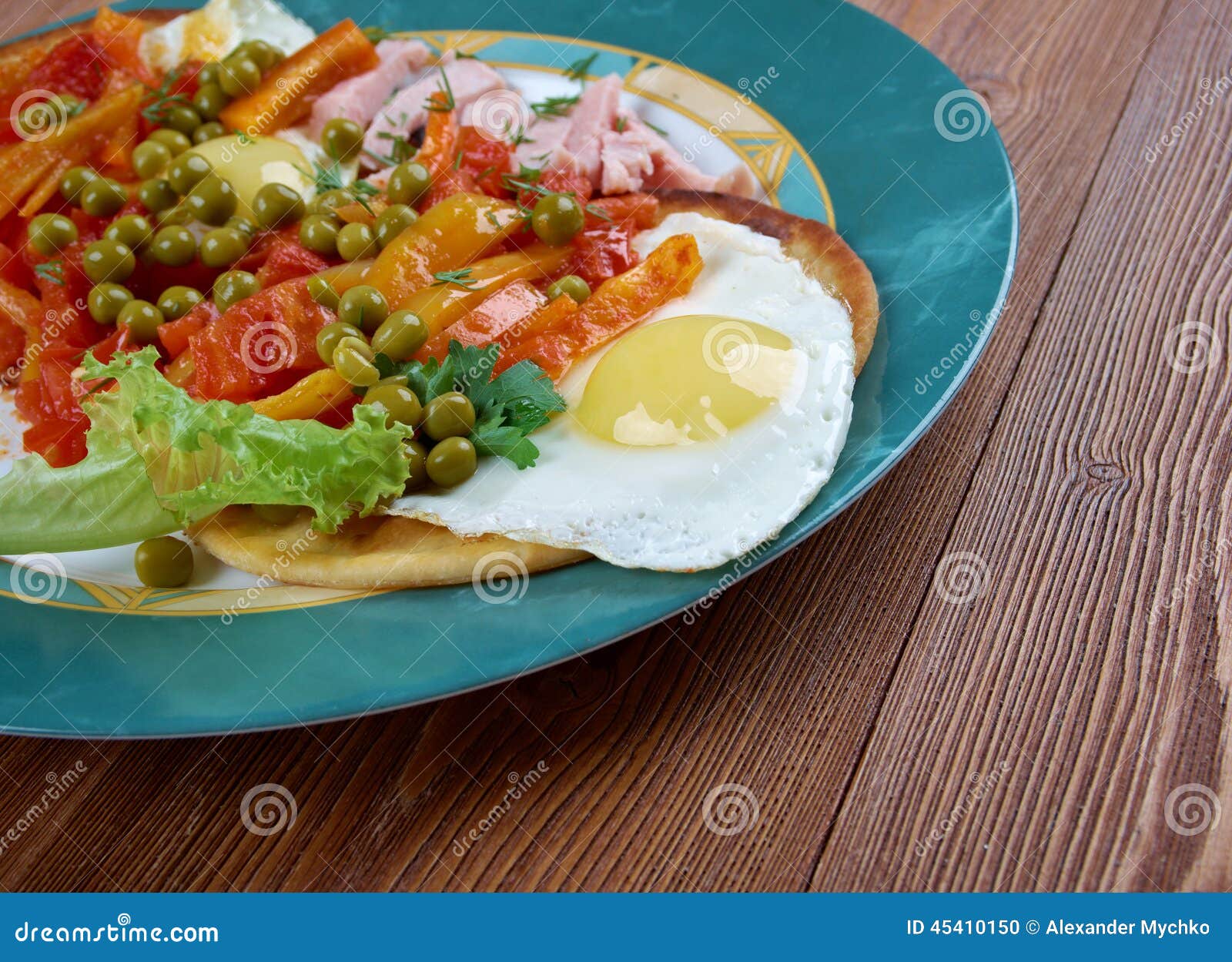 Huevos Motulenos foto de archivo. Imagen de virutas, tomates - 45410150