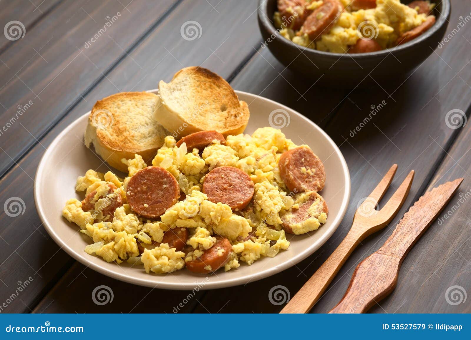 Huevos Revueltos Con El Chorizo Imagen de archivo - Imagen de salchicha ...