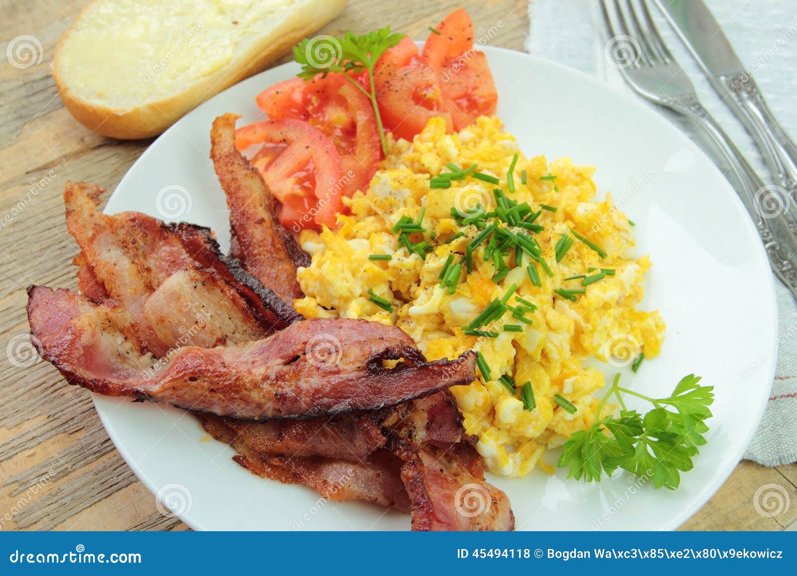 Huevos Revueltos Con Tocino Foto de archivo - Imagen de huevos, asador ...