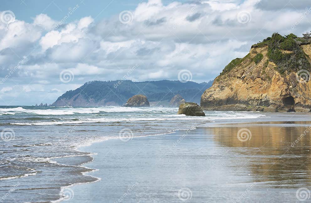 Hug point in Oregon stock image. Image of nature, calm - 84250005