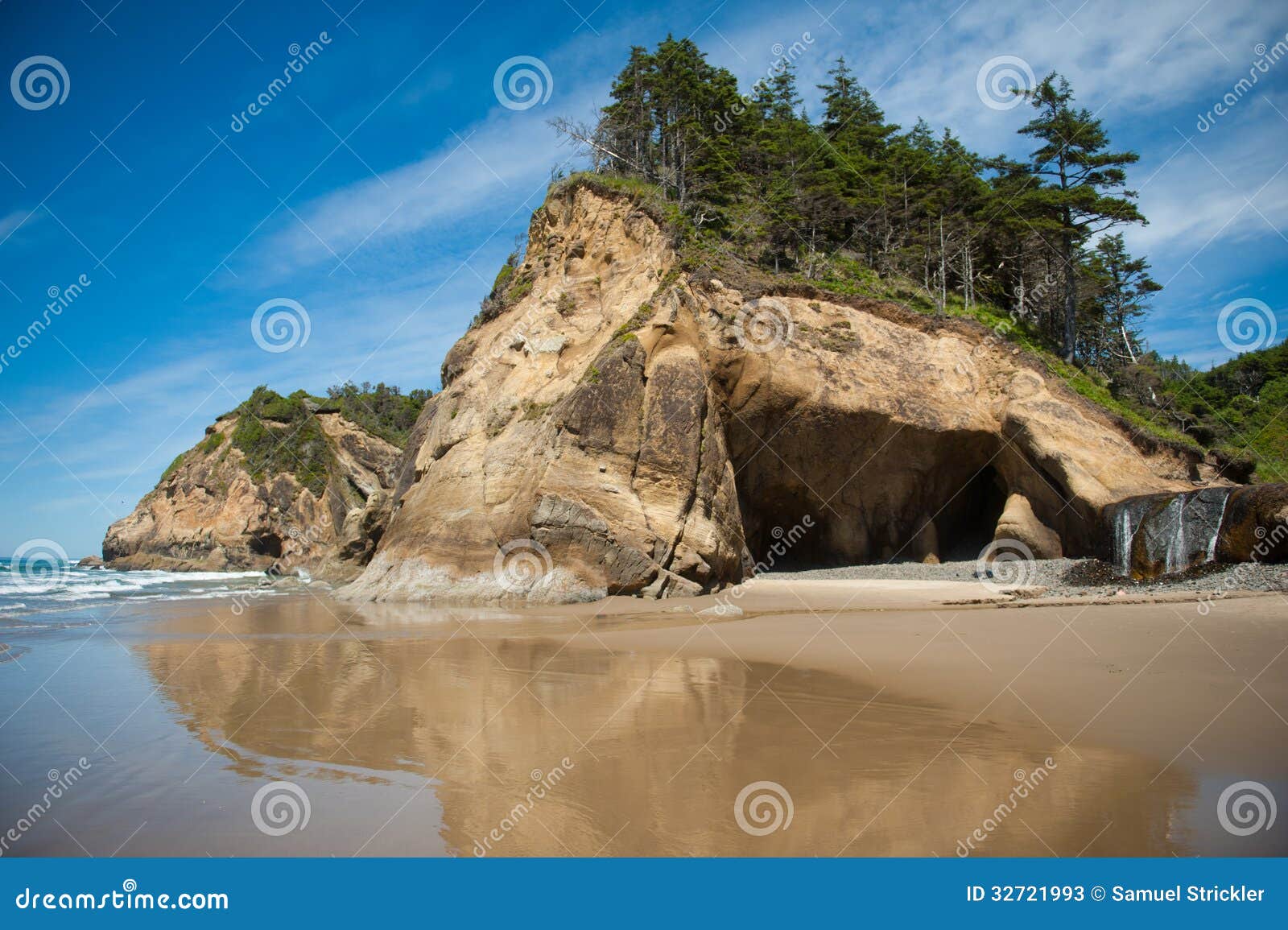 Hug Point State Park in Oregon Stock Image - Image of warm, outdoors ...