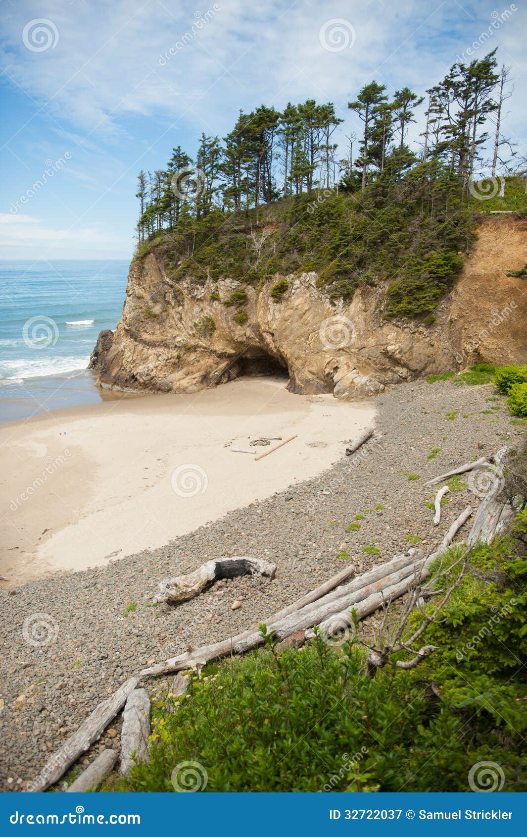 Hug Point State Park in Oregon Stock Image - Image of sunny, reflection ...