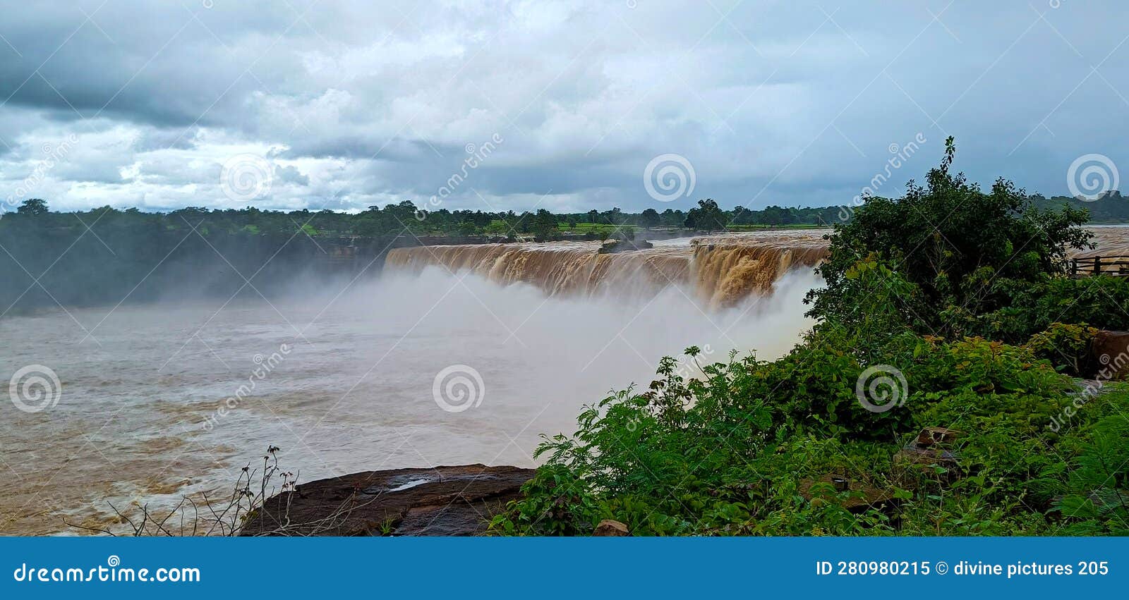 The Huge Beautiful Waterfall in Rain Stock Image - Image of flow ...