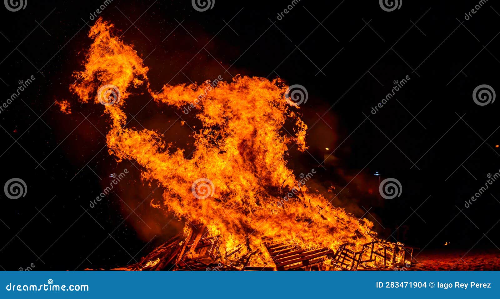Huge Bonfire on the Beach at Night Stock Photo - Image of heat, blaze: 283471904