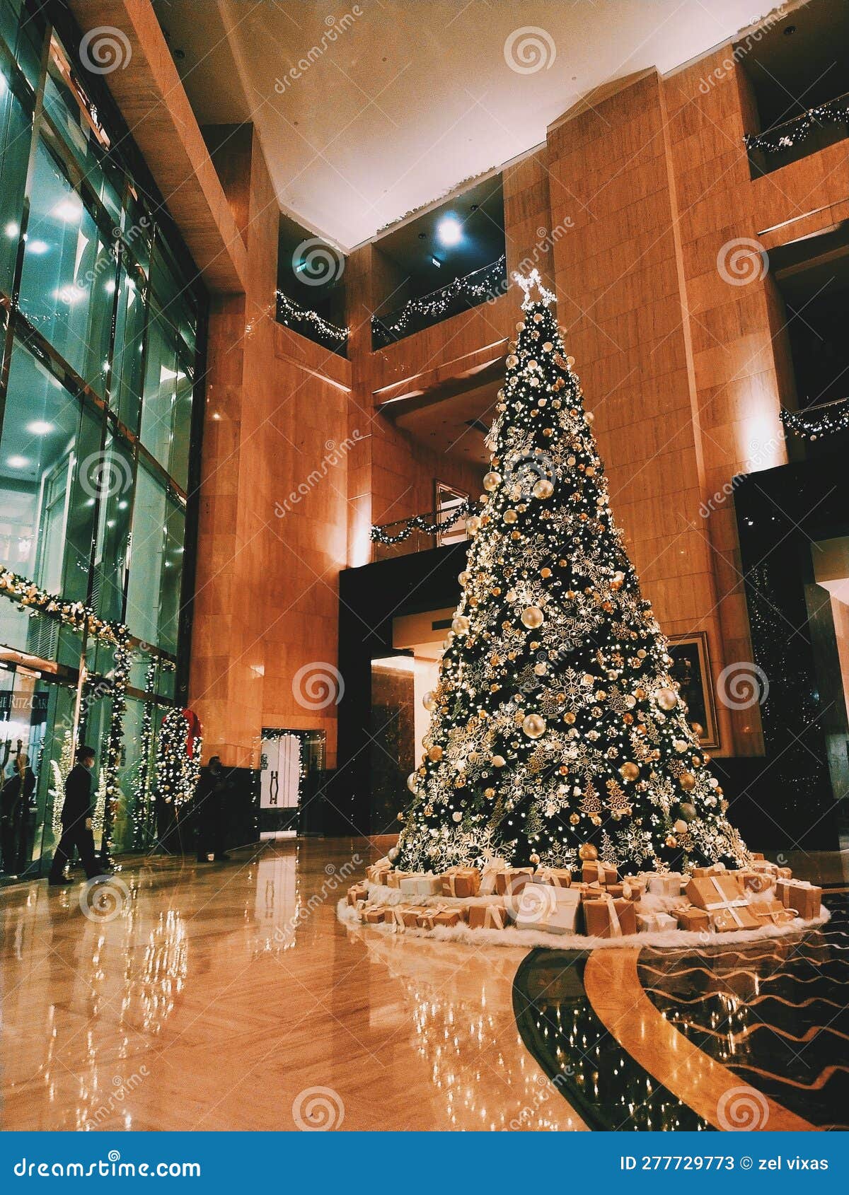 A Huge Christmass Tree 2021 from Ritz Carlton Kuningan, Jakarta ...