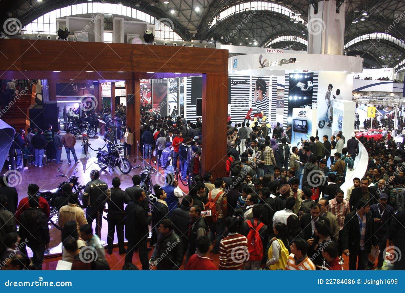Huge Crowd at the Auto Expo 2012 Editorial Photo - Image of display ...