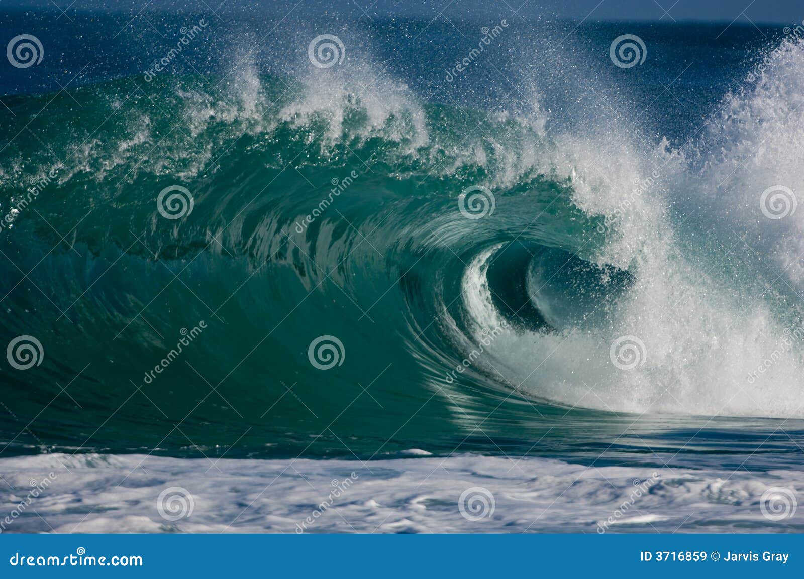 Huge curling ocean wave stock image. Image of powerfully - 3716859