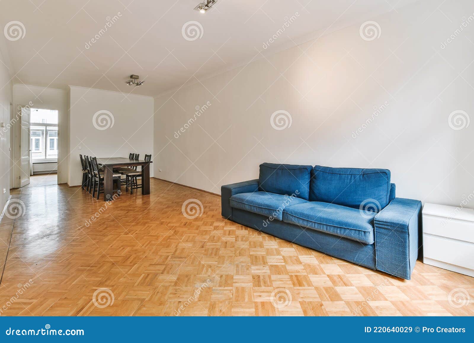 Huge empty room stock image. Image of empty, home, modern - 220640029