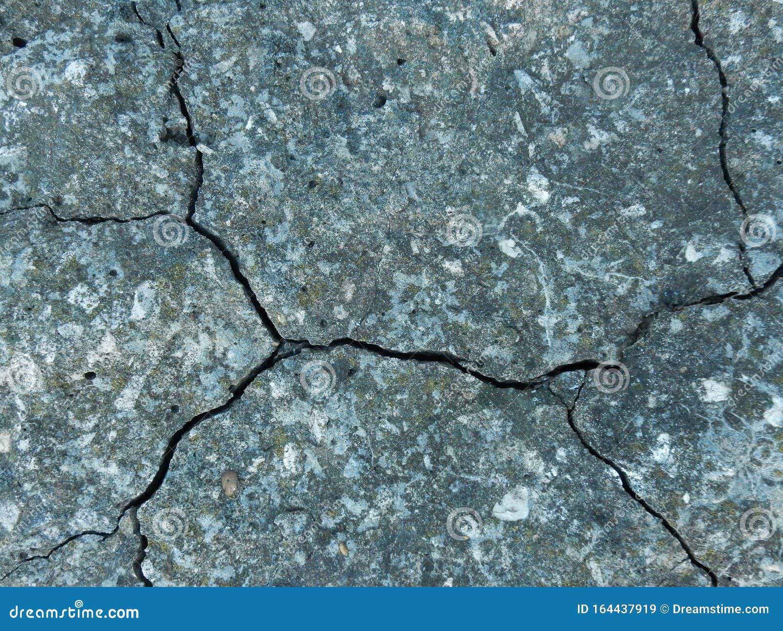 Gray Cracked Concrete Column with Deep Cracks. Stock Image - Image of ...