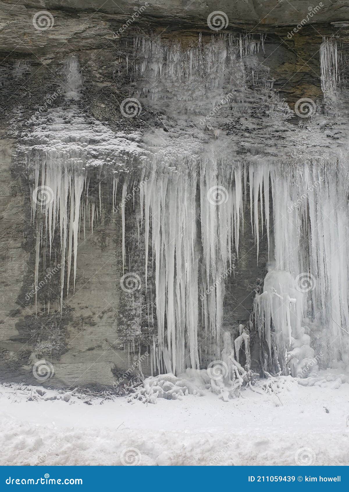 Huge hanging ice stock image. Image of waterfall, caving - 211059439