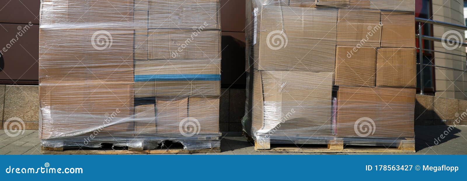 Huge Pile Cardboard Boxes Stock Photos - Download 33 Royalty Free Photos