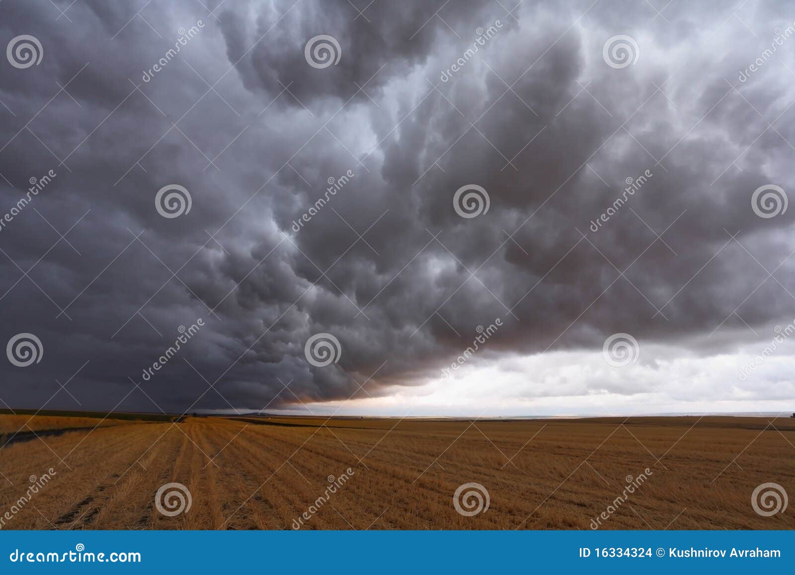 A Huge and Terrible Storm Cloud Stock Photo - Image of horizon, straw ...