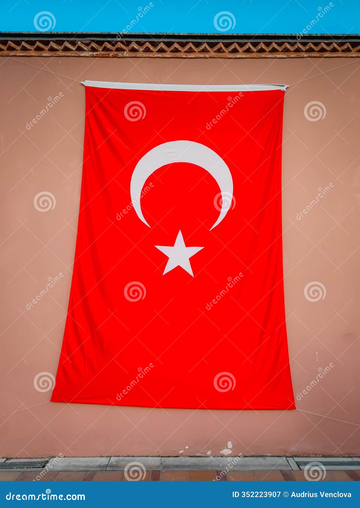 Huge Turkish Flag on a Wall in Istanbul Stock Image - Image of emblems ...