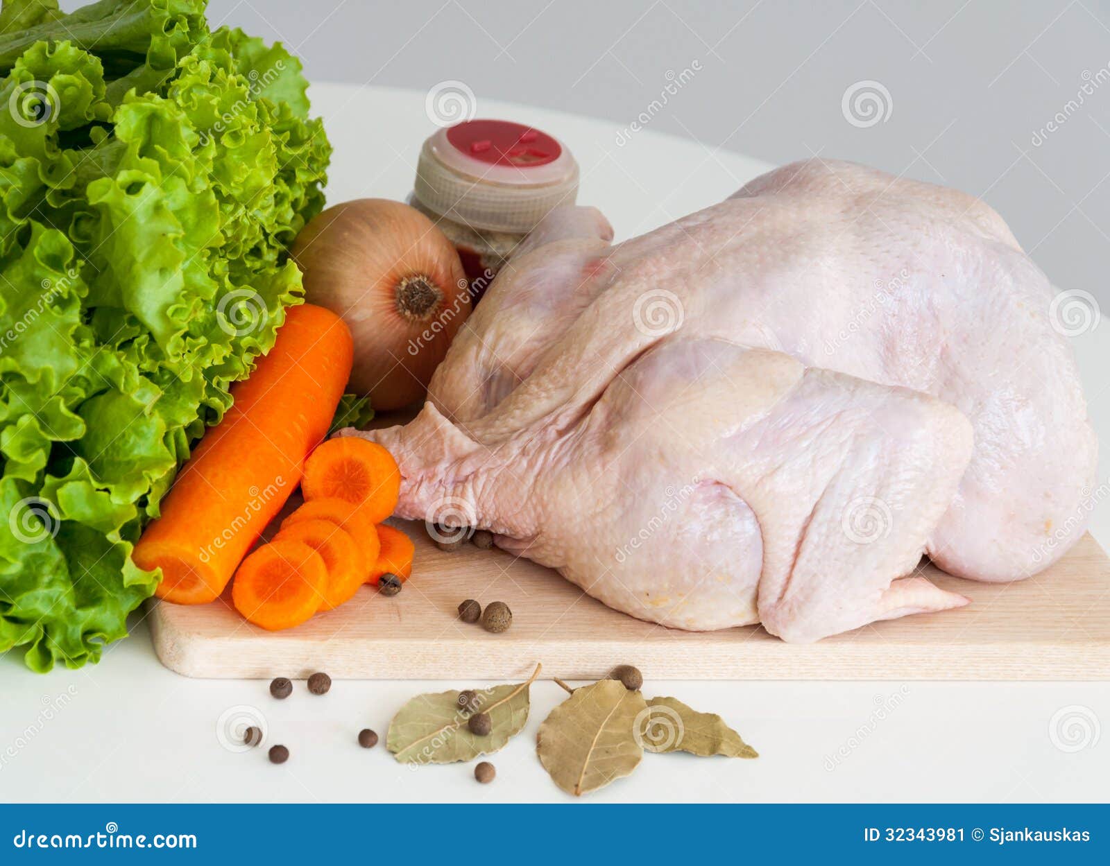 Huhn roh stockbild. Bild von henne, karotte, bratrost - 32343981