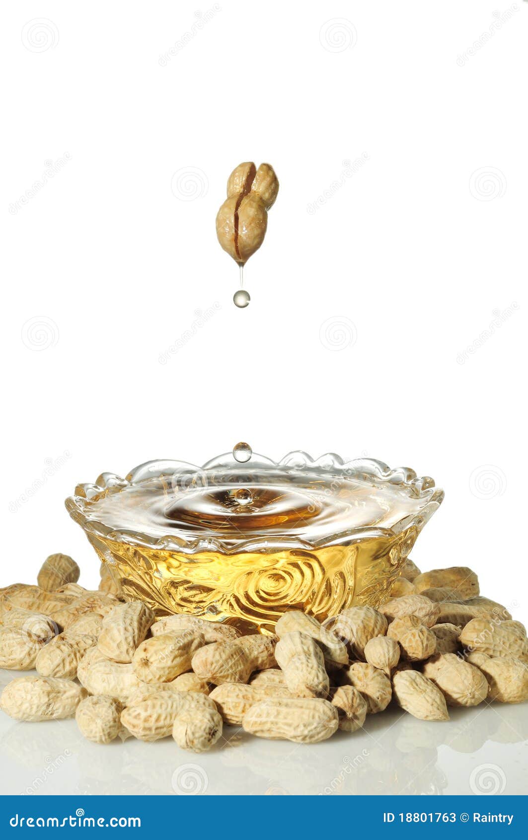 Huile d'arachide image stock. Image du fermer, empaquetage - 18801763