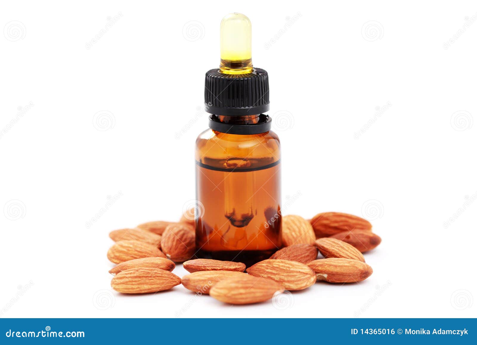 Huile essentielle d'amande photo stock. Image du normal - 14365016