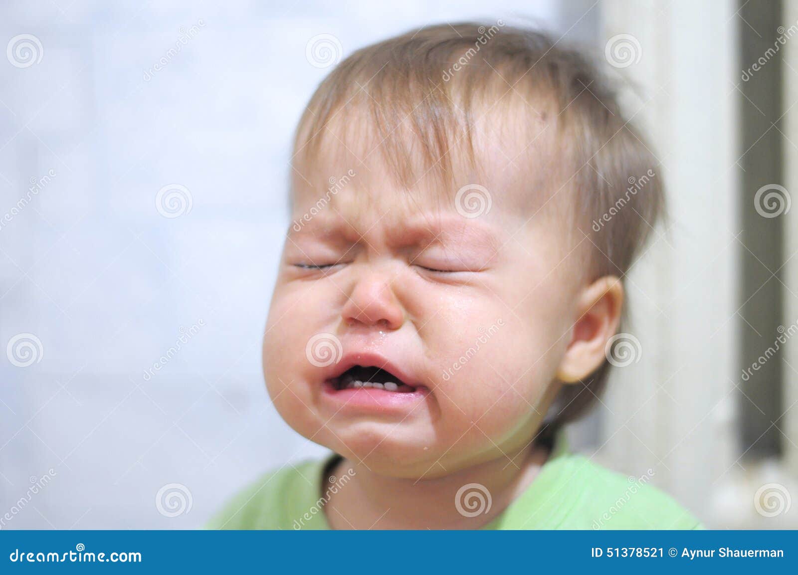 Huilende baby stock afbeelding. Image of baby, snottig - 51378521
