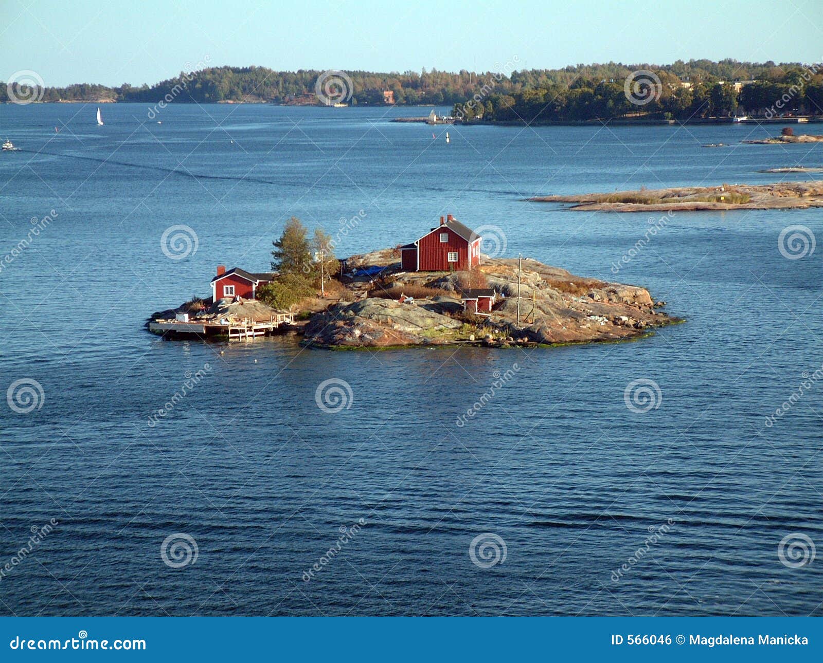 Huis op eiland stock foto. Image of reis, huis, najaar - 566046