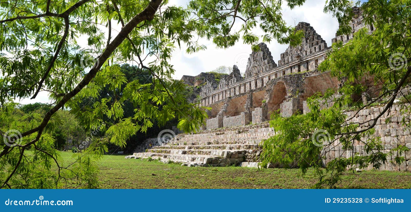 Huis Van De Duiven in De Maya Stad Van Uxmal Stock Foto - Image of ...