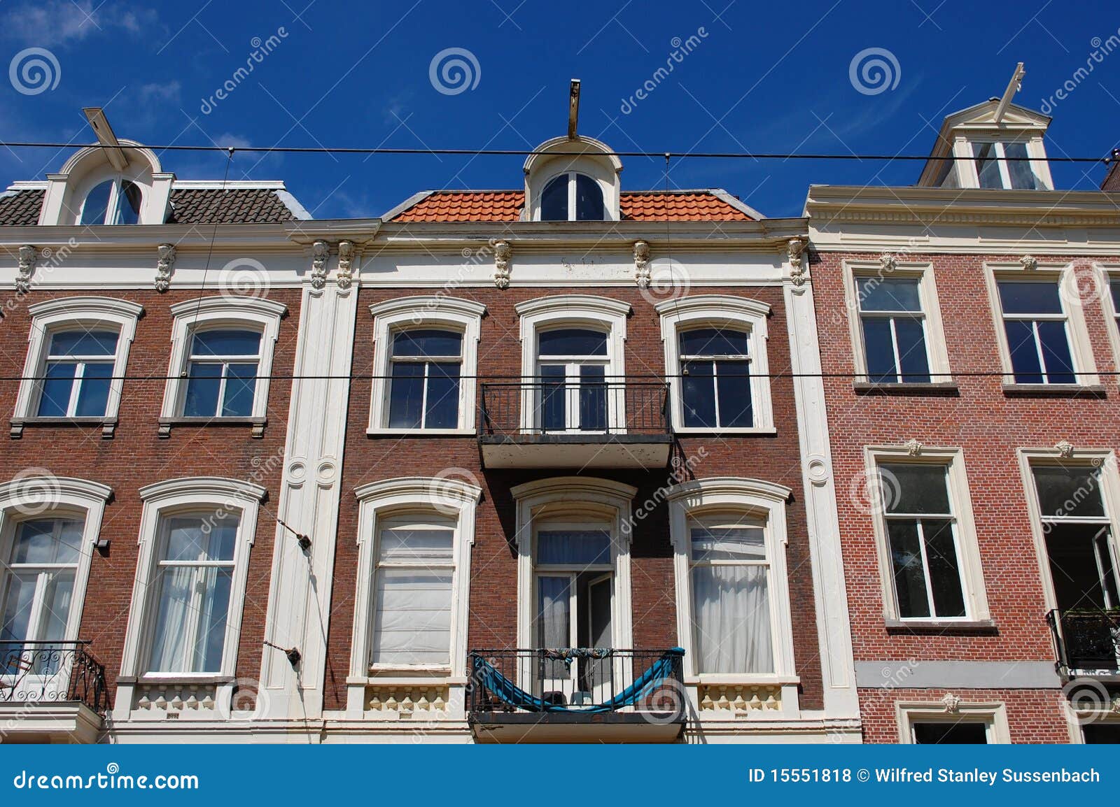 Huizen in Amsterdam stock foto. Image of holland, bestemming - 15551818