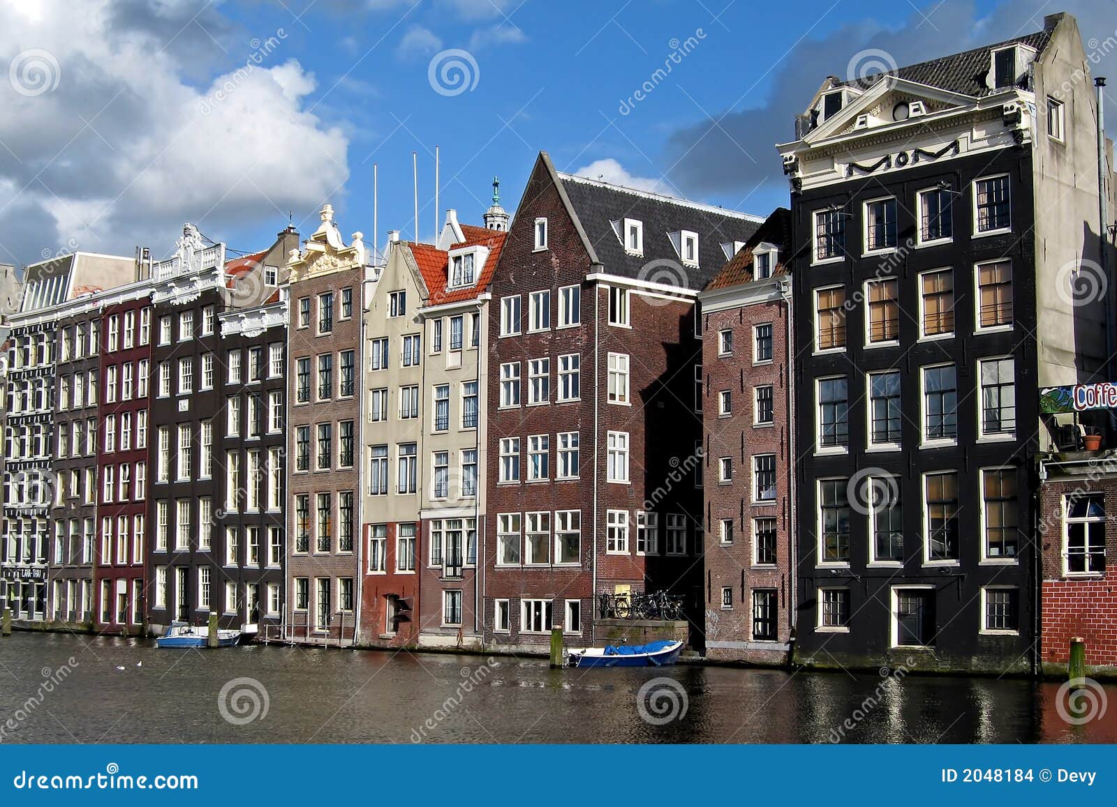 Huizen Langs Kanaal in Amsterdam Stock Foto - Image of nederland ...