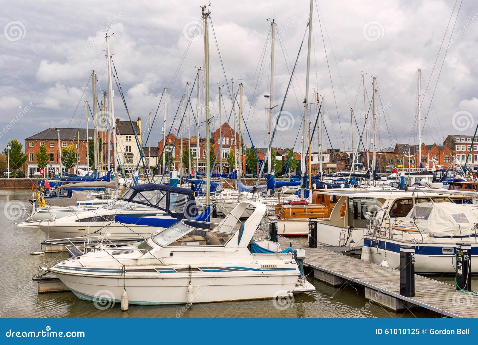 Hull Marina in Yorkshire stock image. Image of hull, east - 61010125