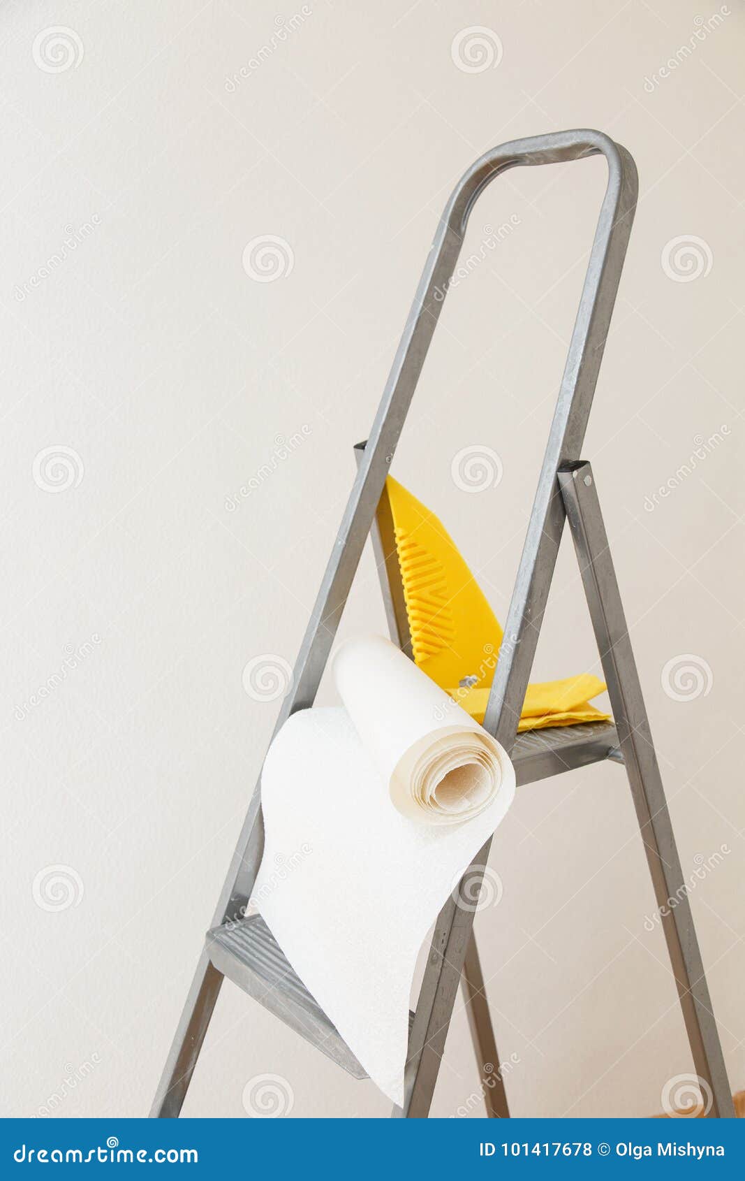 Hulpmiddelen Om Behang Te Lijmen Stock Foto - Image of voor, lijmen ...