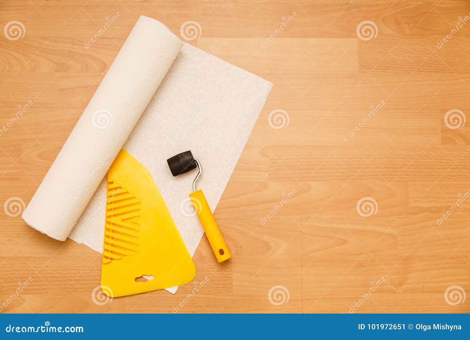 Hulpmiddelen Om Behang Te Lijmen Vernieuwing Stock Afbeelding - Image ...