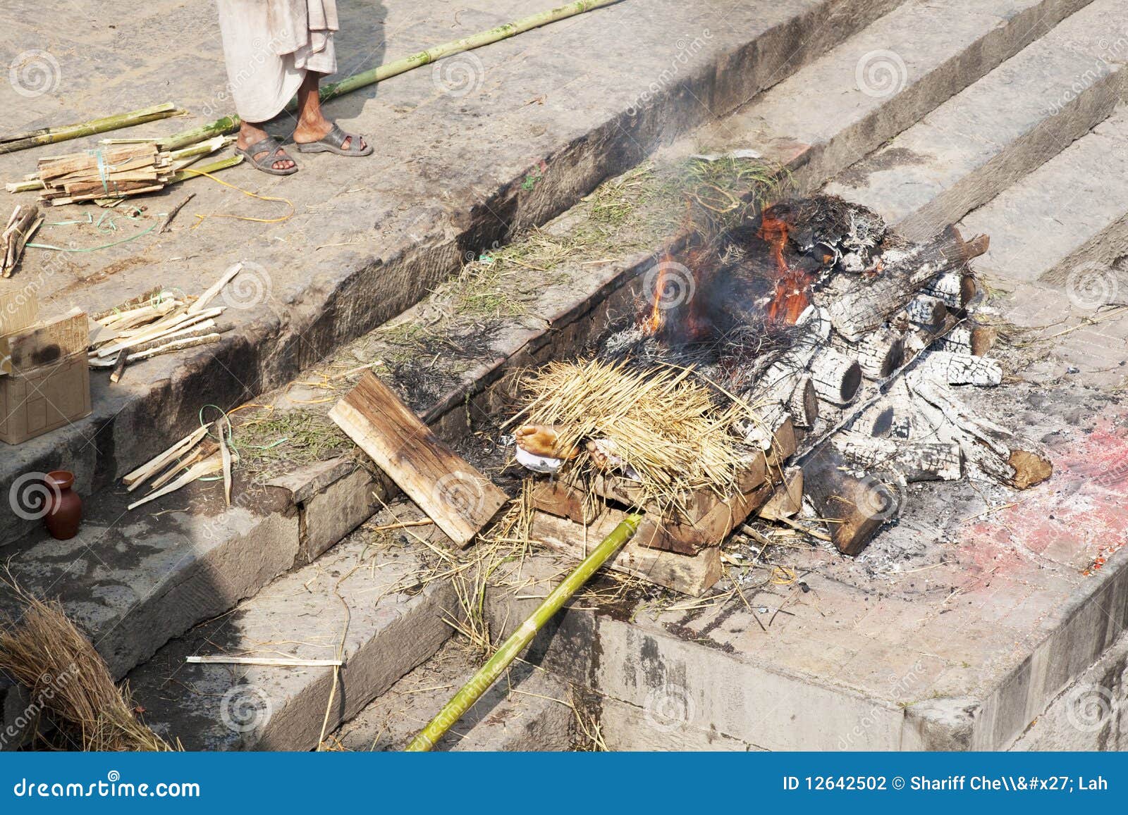 Human Cremation at Pashupatinath Temple, Nepal Stock Photo - Image of ...
