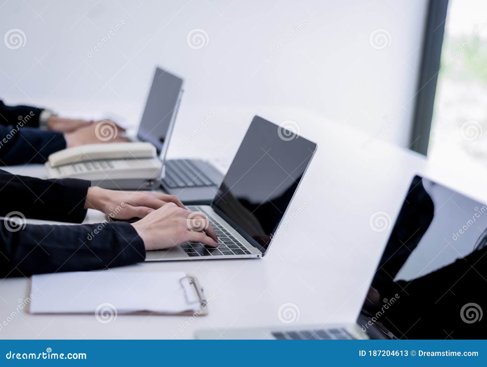 Human Hands Typing Labtop Stock Photos - Free & Royalty-Free Stock ...