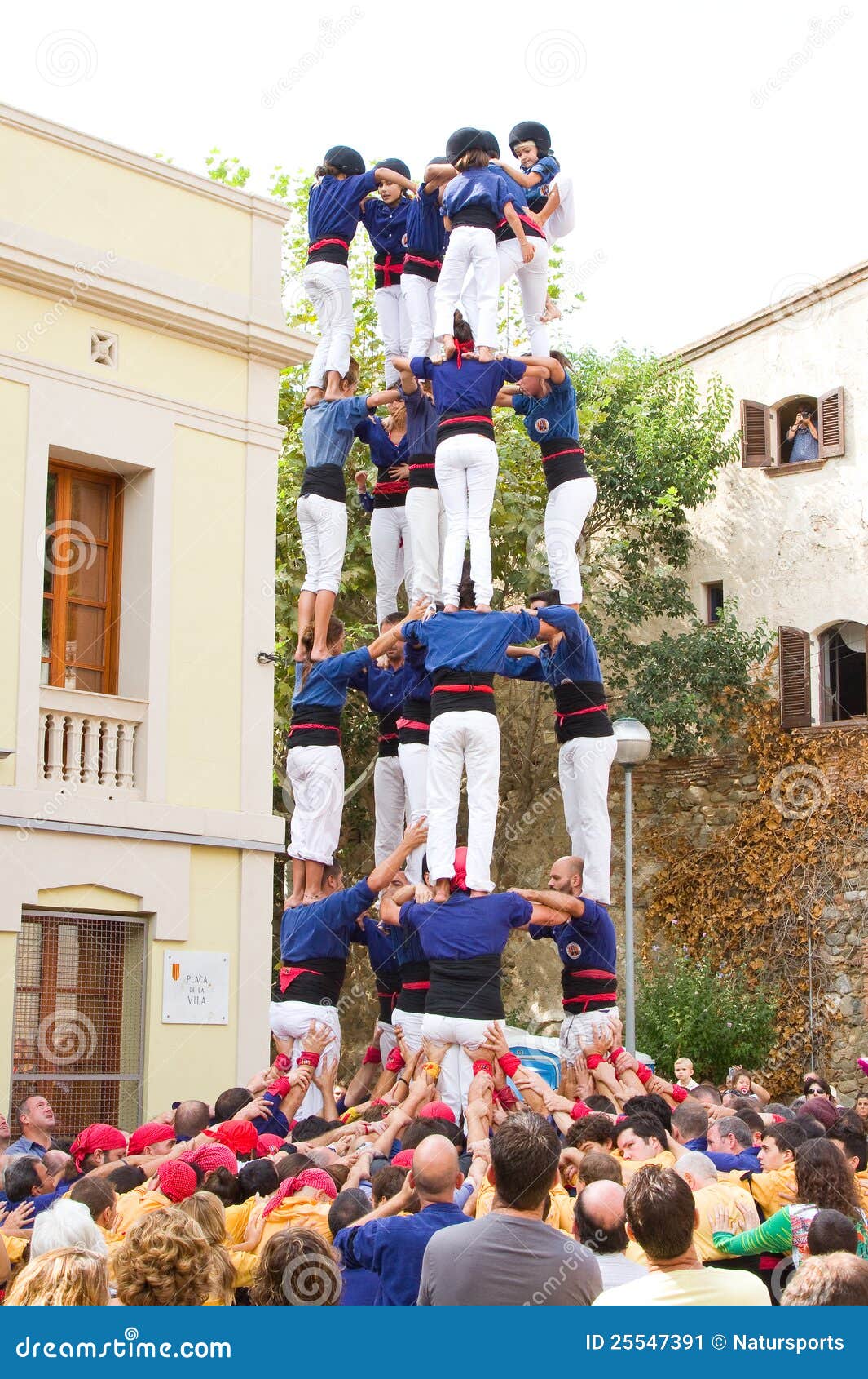 Human tower editorial photo. Image of catalonia, castells - 25547391