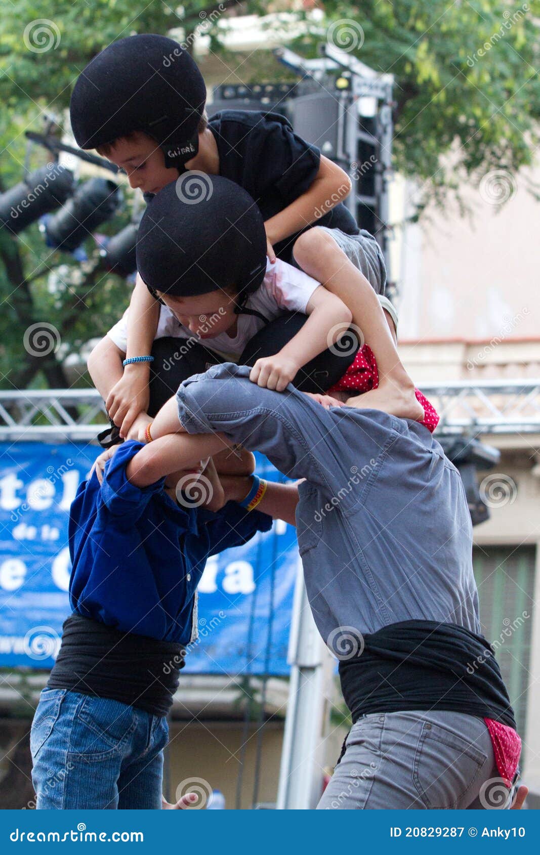 Human Towers editorial photography. Image of building - 20829287