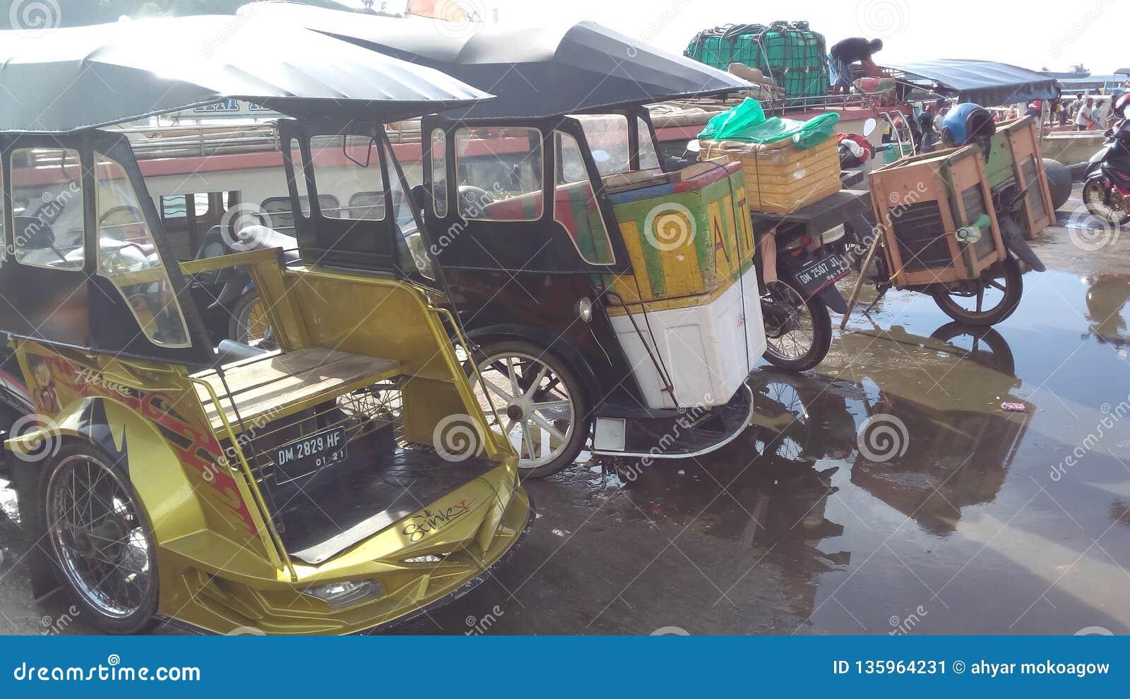 Transportation editorial photo. Image of traditional - 135964231