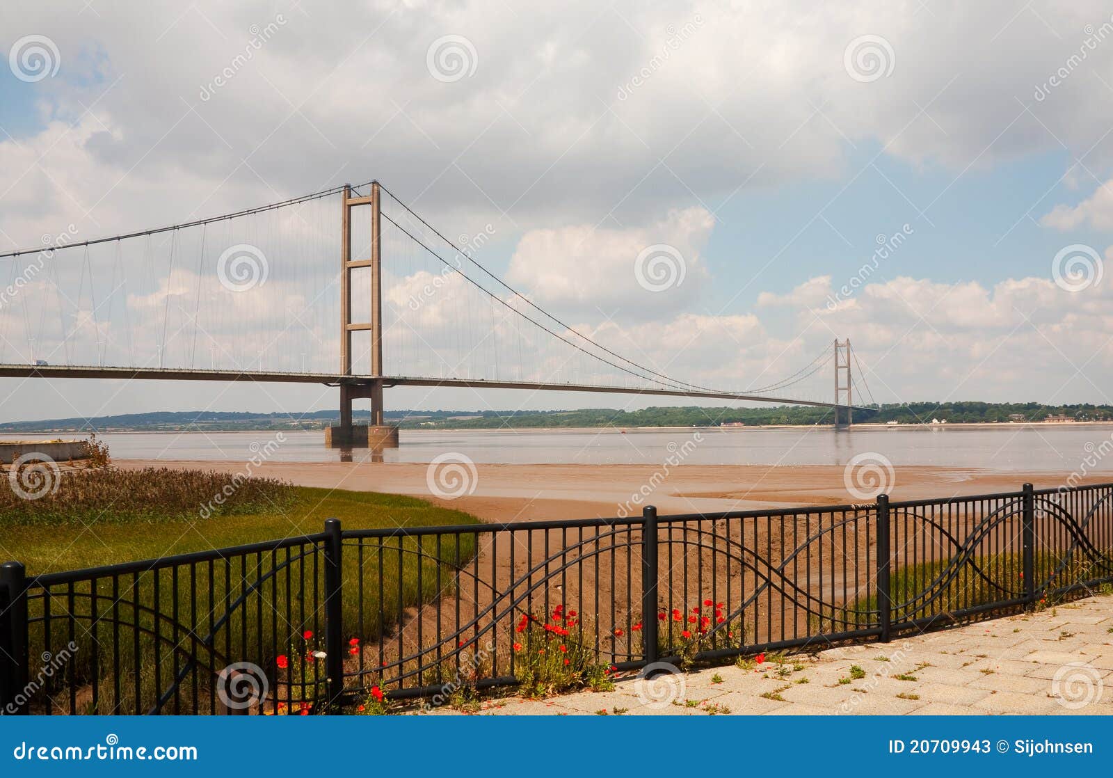 Humber Bridge Stock Photo | CartoonDealer.com #39726792