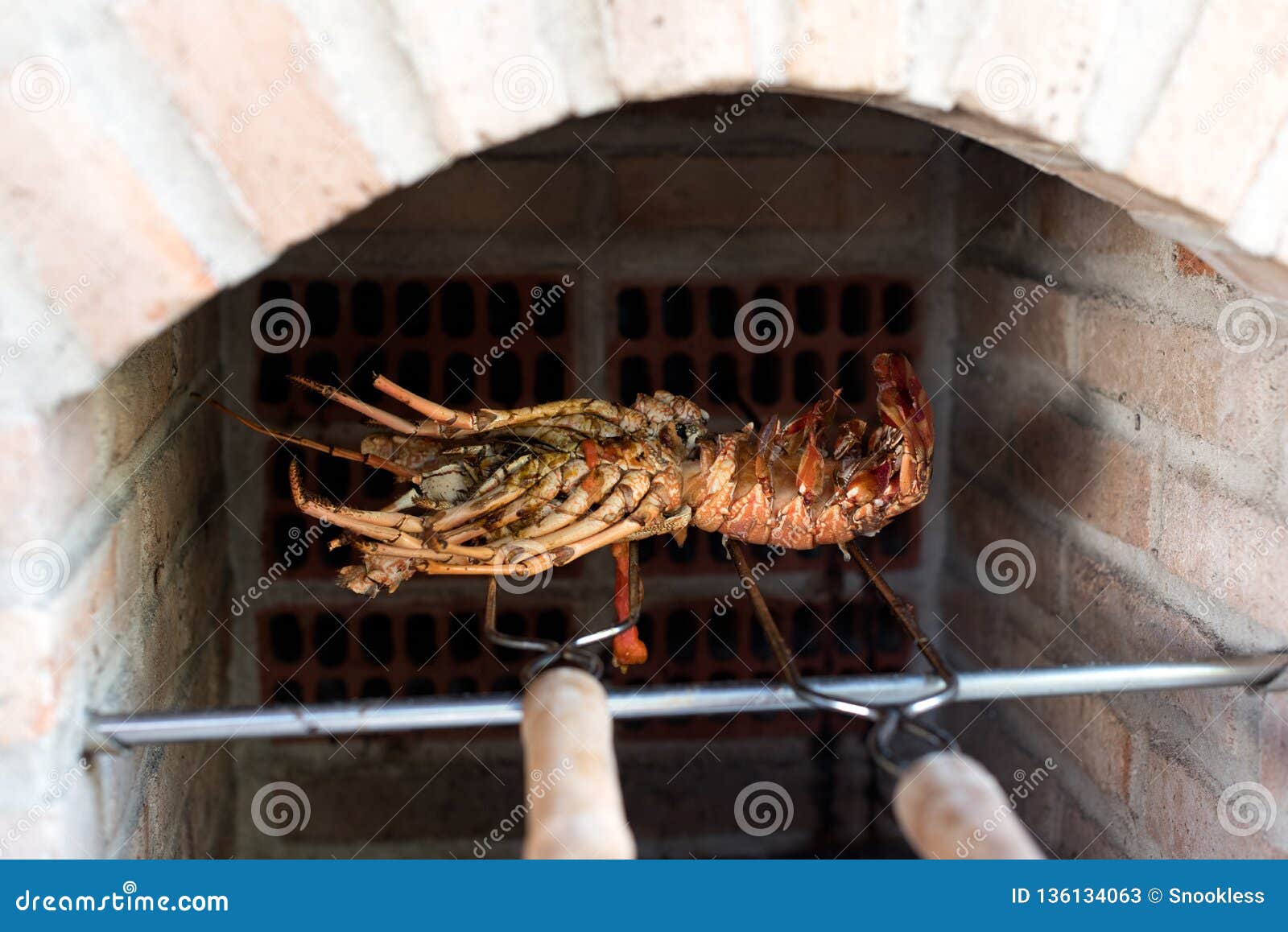 Hummer BBQ stockbild. Bild von ziegelstein, zange, küche - 136134063