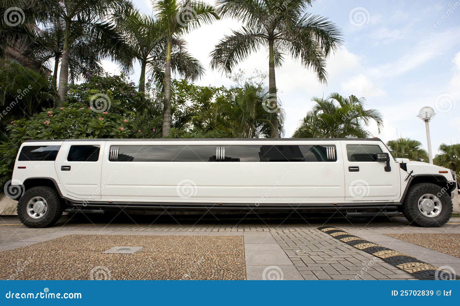 Hummer blanco imagen de archivo. Imagen de transporte - 25702839