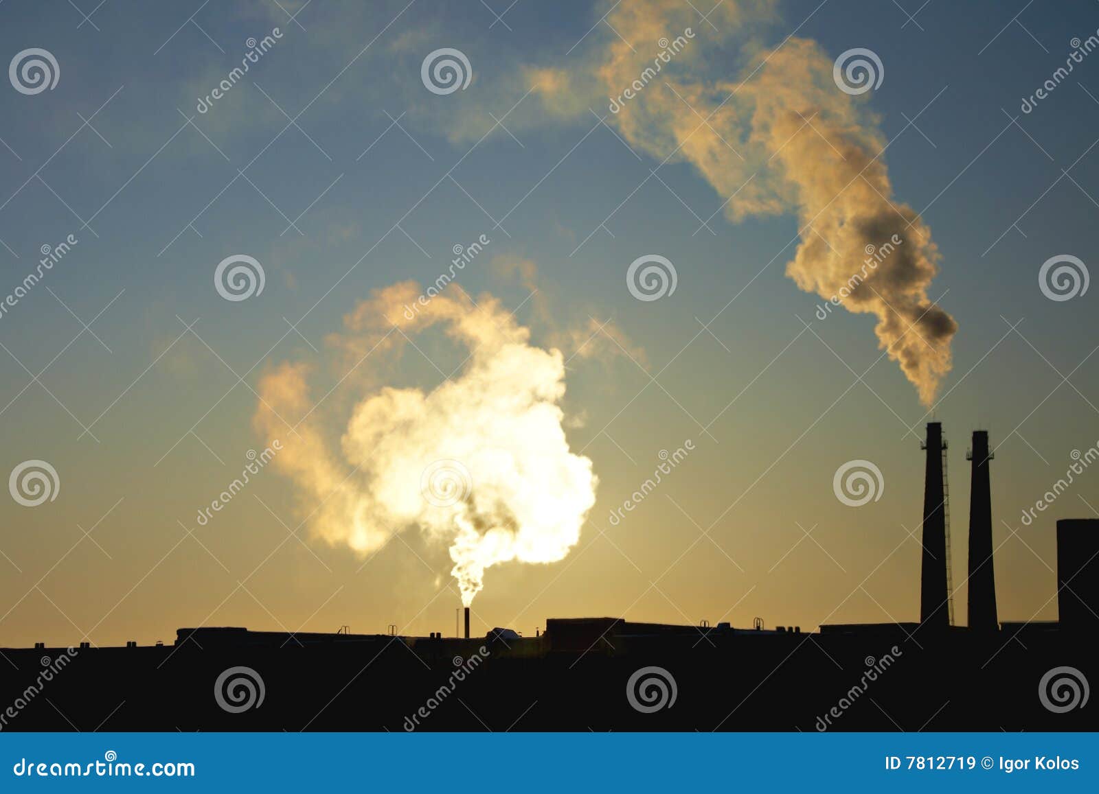 Humo imagen de archivo. Imagen de vapor, humos, esmog - 7812719